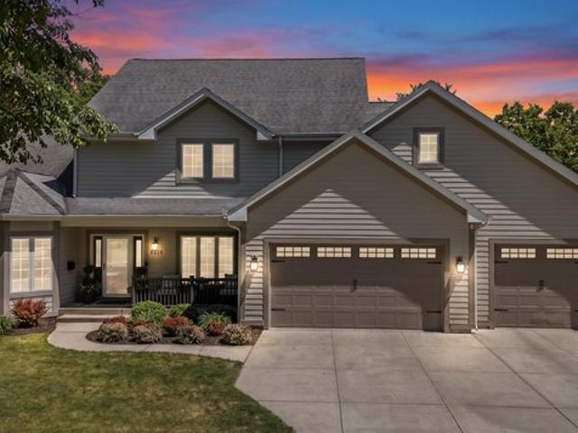 8415 Ravenswood Cir, Wauwatosa, WI 53226