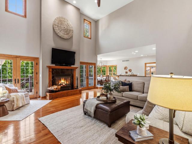8415 Ravenswood Cir