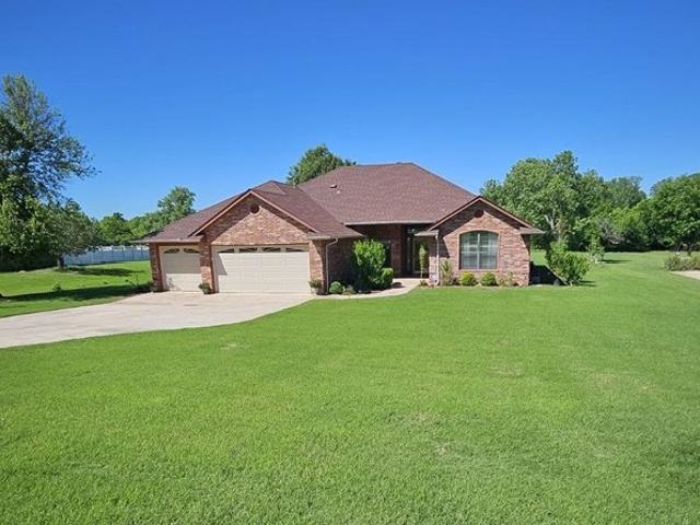 8415 Valley Creek Dr, Choctaw, OK 73020
