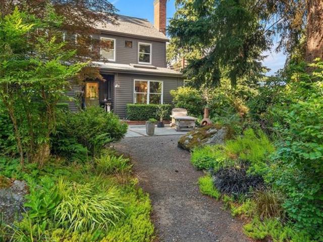 8416 th St SW, Vashon, WA 98070