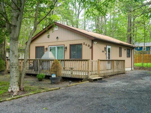 8417 Porcupine Dr, Tobyhanna, PA 18466
