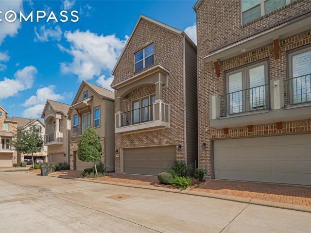 8418 Oak Leaf Point Dr, Houston, TX