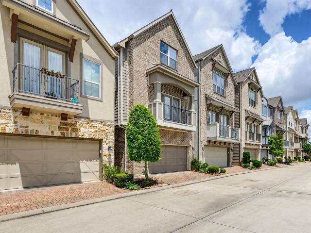 8418 Oak Leaf Point Dr, Houston, TX 77055 | MLS #46212 | Compass