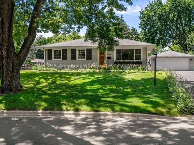 8418 Kell Ave S, Bloomington, MN 55437