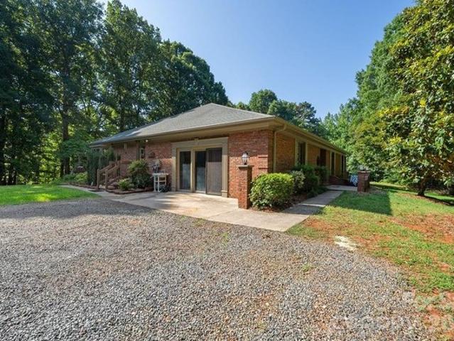 8418 Pine Hill Rd, Charlotte, NC 28227