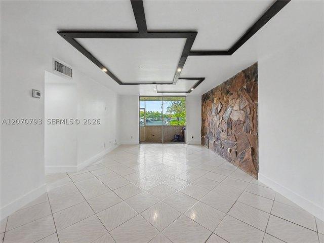 8411 NW 8th St Apt 102, Miami, FL 33126