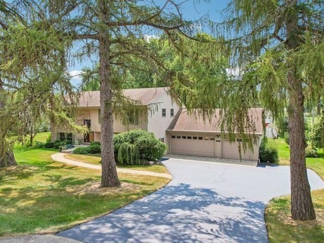 8411 Garrison Rd, Wonder Lake, IL 60097