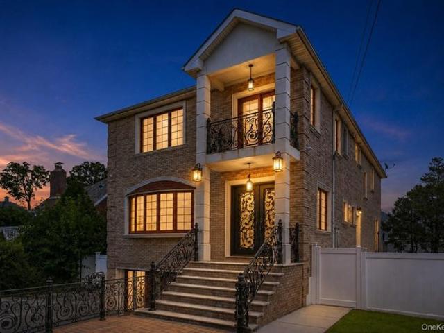 8411 Homelawn St, Jamaica, NY 11432