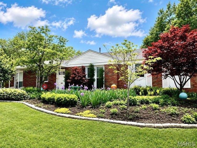 8412 Old Bonhomme Rd, University City, MO 63132