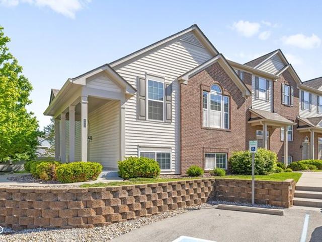 8413 Clayhurst Dr, Indianapolis, IN 46278