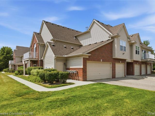 8413 Heywood Circle