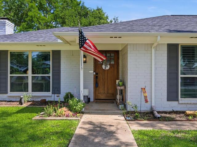 8413 Hillcrest Court