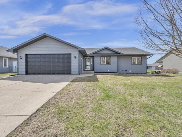 841 29th St, Spirit Lake, IA 51360