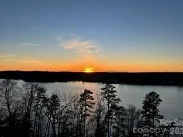 841 37th Ave NW, Hickory, NC 28601