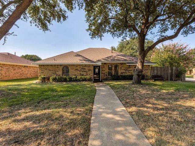 841 Broadmoor Dr, Mesquite, TX 75149