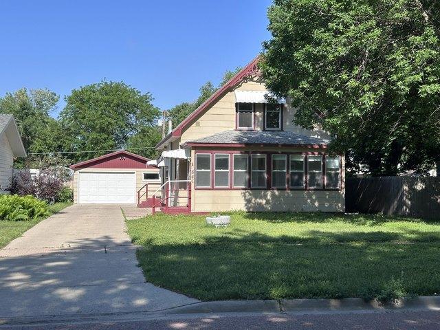 841 Michigan Ave SW, Huron, SD 57350