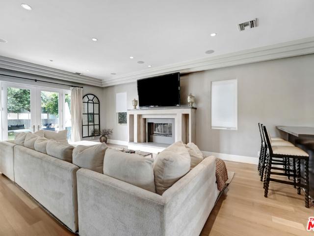841 N Crescent Heights Blvd, Los Angeles, CA 90046 | MLS #26647 | Compass