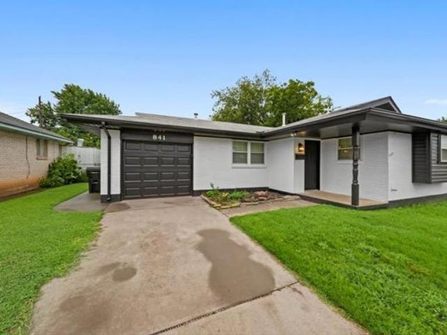 841 NW 8th St, Moore, OK 73160