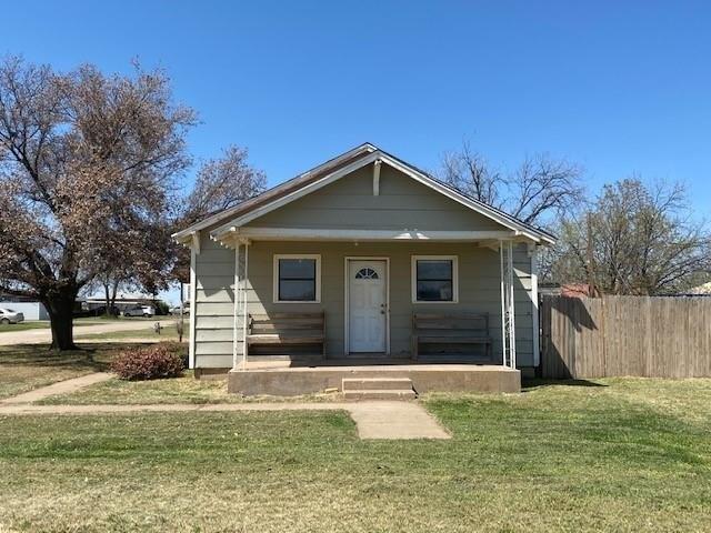 841 S 5th Ave, Munday, TX 76371