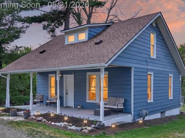 841 Sands Rd, Brandon, MI 48462