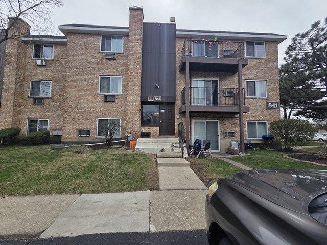 841 W College Blvd, Addison, IL 60101