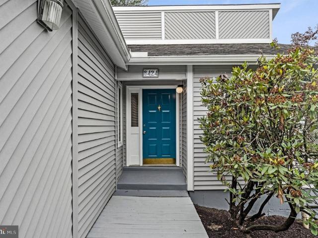8424 Hollis Lane