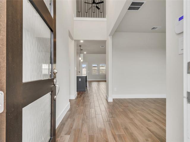8424 Red Bottle Brush Rd