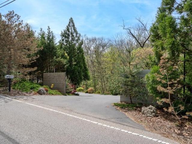 8425 Kugler Mill Rd, Indian Hill, OH 45243