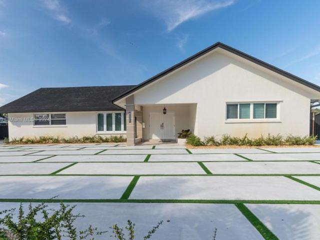 8425 SW 185th St, Cutler Bay, FL 33157