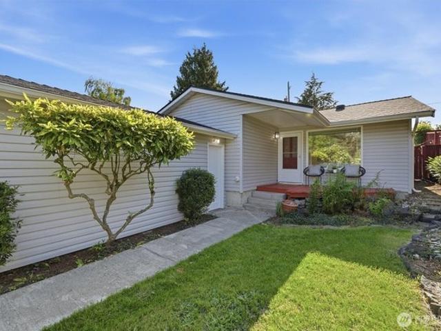 8425 18th Ave SW, Seattle, WA 98106