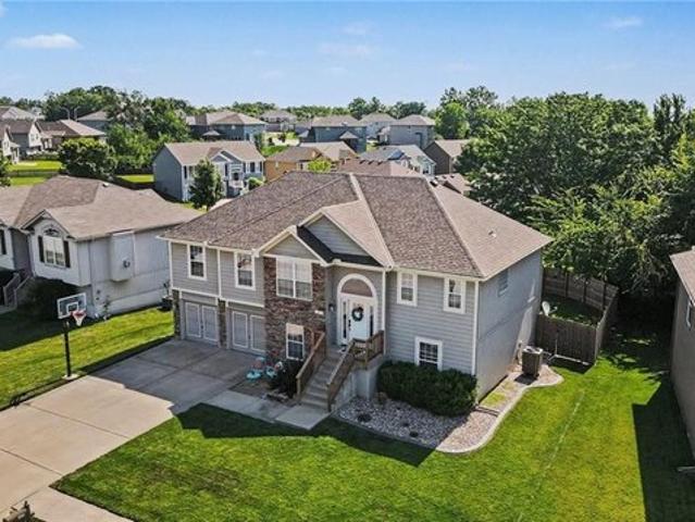 8427 N Kensington Ave, Kansas City, MO 64156