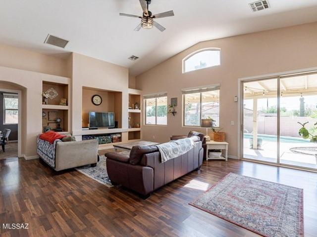 8428 N Red Rock Ridge Ct, Tucson, AZ 85742