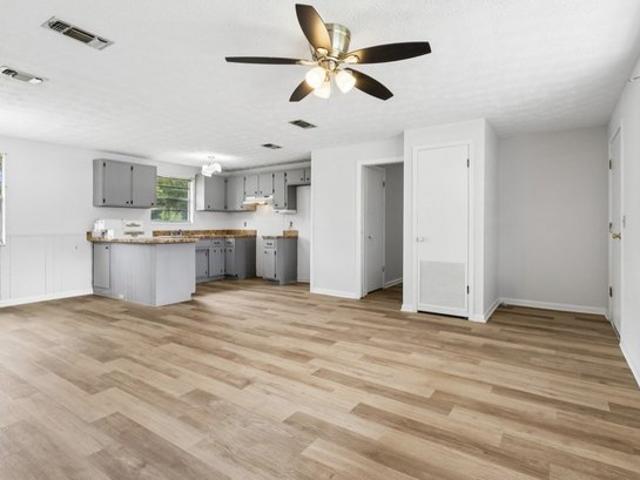 8428 Red Holly Ln, Jacksonville, FL 32221