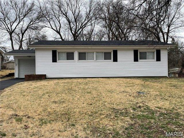 8428 Saint Olaf Dr, Saint Louis, MO 63134
