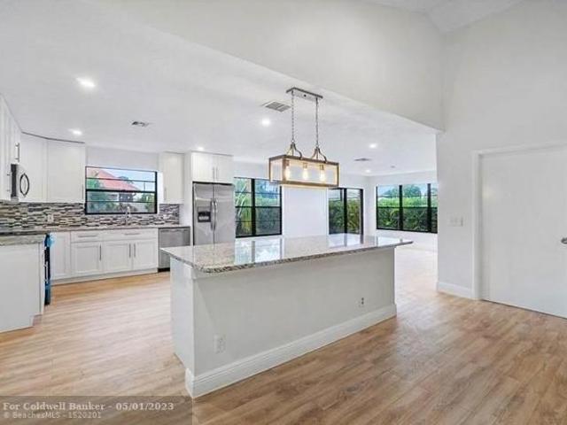 8429 Bonita Isle Dr, Lake Worth, FL 33467