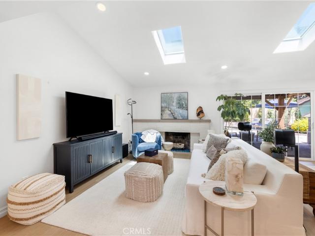 8420 Cozycroft