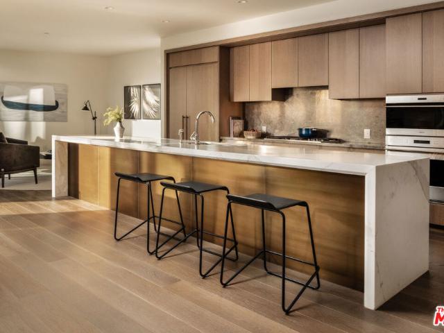 8420 W Sunset Boulevard 802