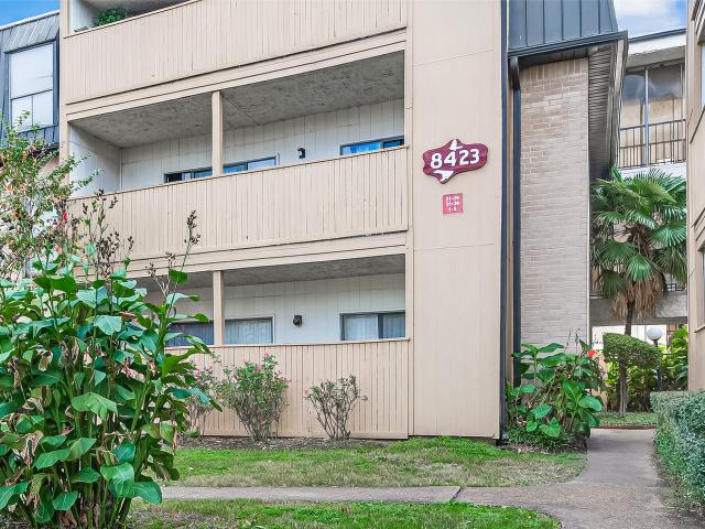 8421 Hearth Dr, Unit 3, Houston, TX 77054 | MLS #83636 | Compass
