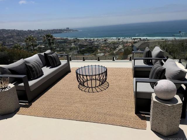 8421 Whale Watch Way