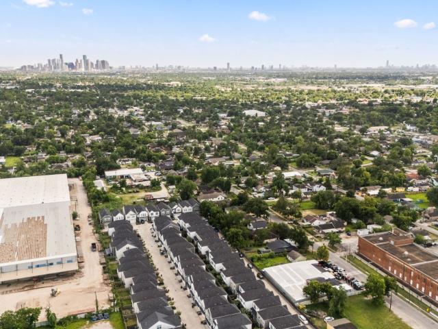 8422 Bently Green Ln, Houston, TX 77022 | MLS #71912