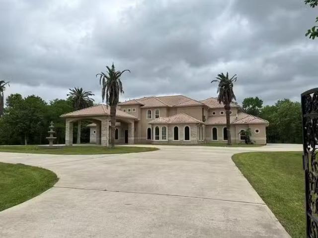 8422 Thompson Lake Dr, Missouri City, TX 77459