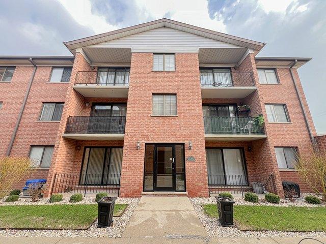8422 W Catalpa Ave Unit 202, Chicago, IL 60656
