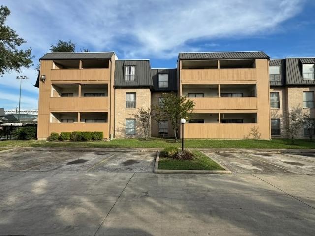8423 Hearth Dr, Unit 3, Houston, TX 77054 | MLS #47265 | Compass