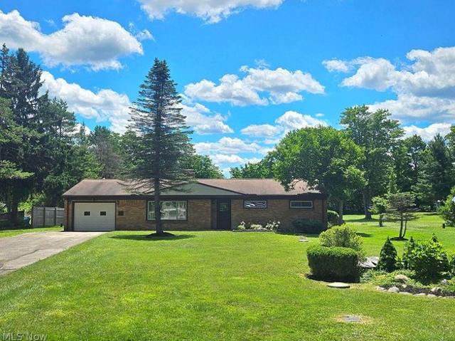 8423 Sharp Ln, Chesterland, OH 44026