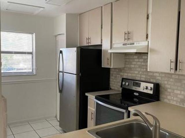 842 209th St NE #206 37, Miami, FL 33179
