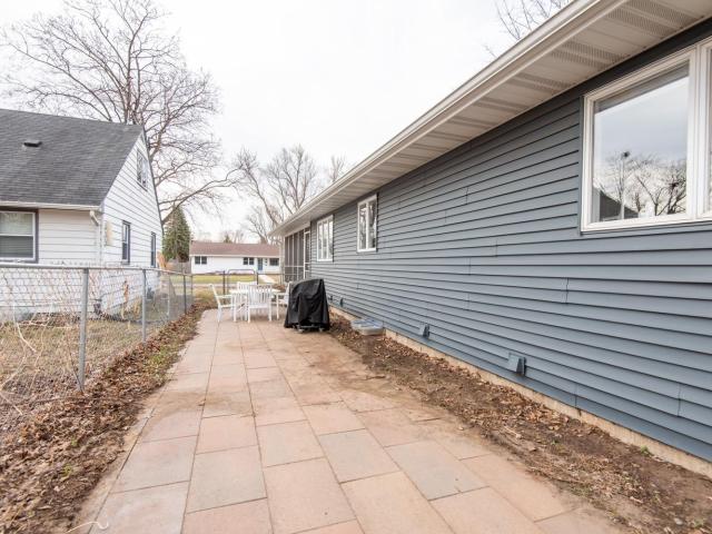 842 4th Street W