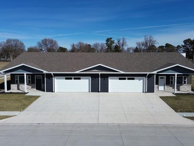 842 9th St, Columbus, NE 68601