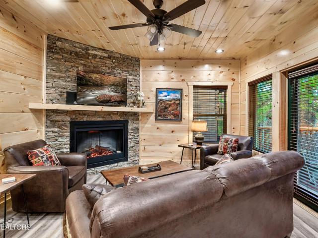 842 Black Bear Cub Way