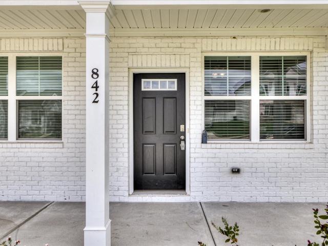 842 Feldspar Manor