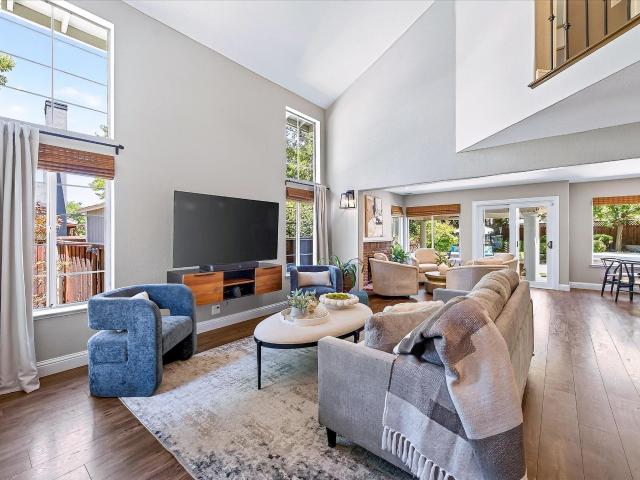 842 Loyola Way